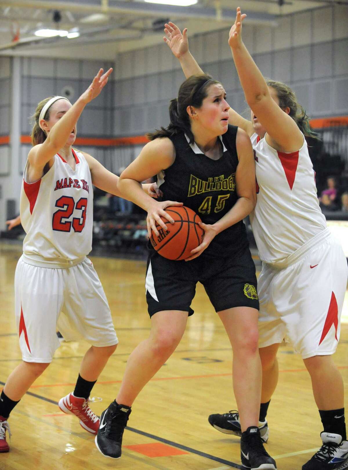 Wolfe helps Wildcats claw back