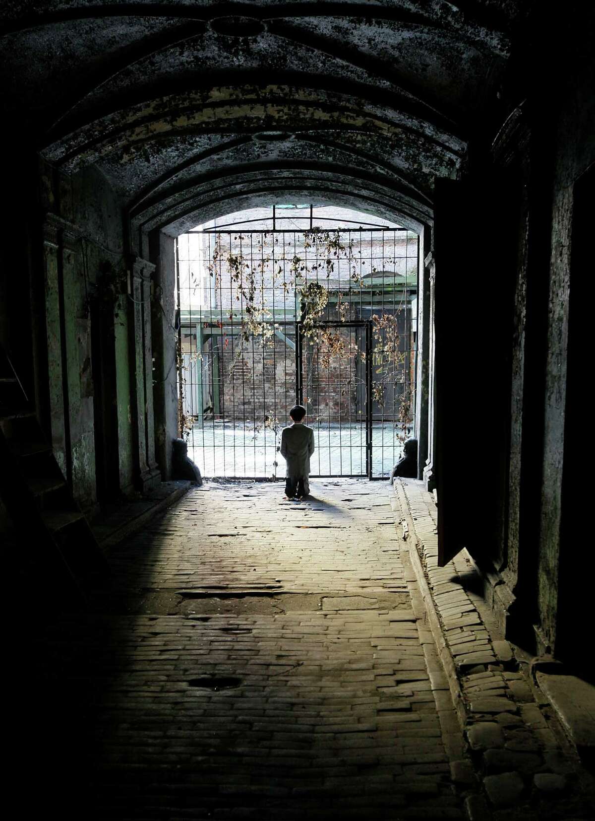 Praying Hitler in ex-Warsaw ghetto sparks emotion