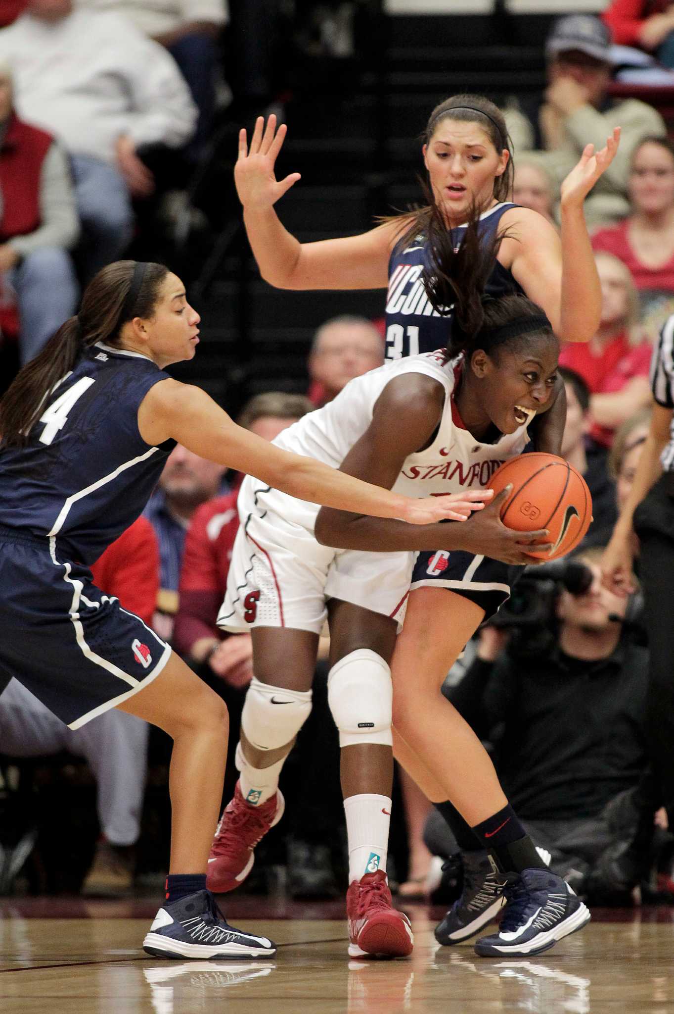 No. 2 UConn women 61, No. 1 Stanford 35
