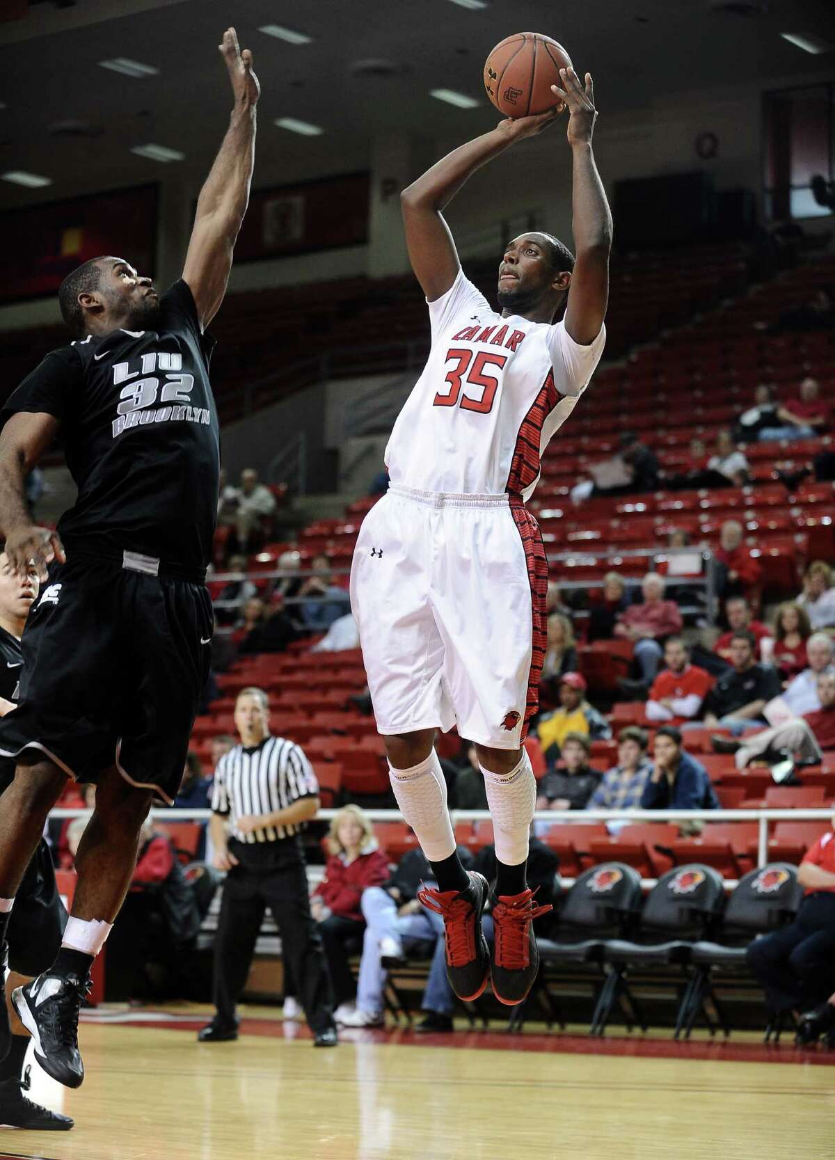 Lamar wins home opener