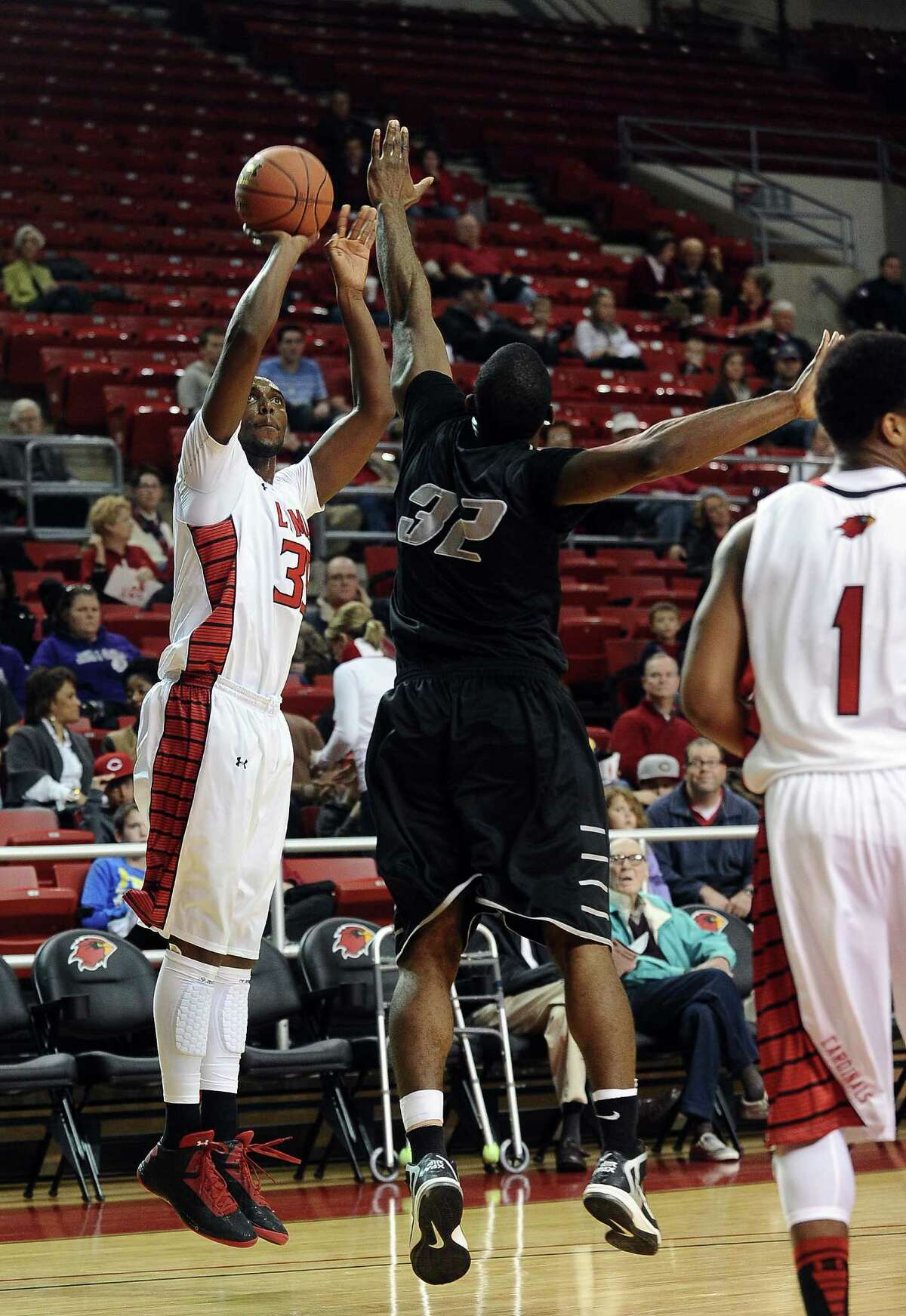 Lamar wins home opener