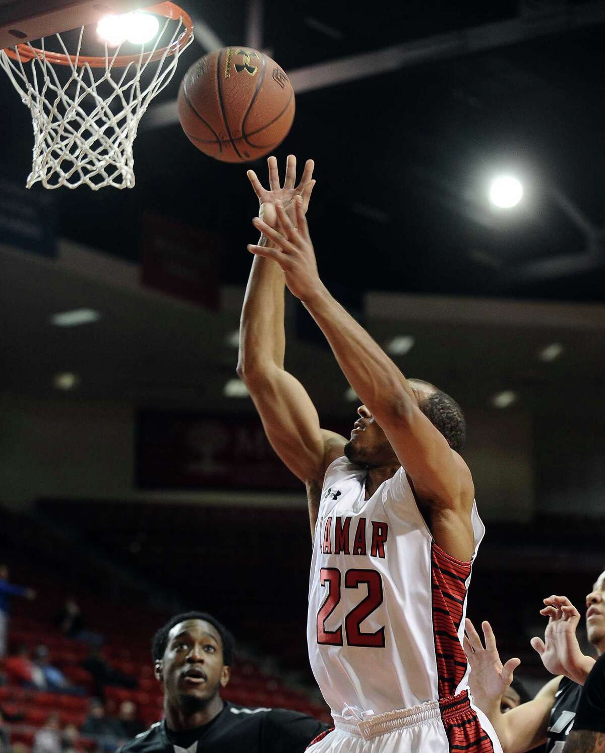 Lamar wins home opener