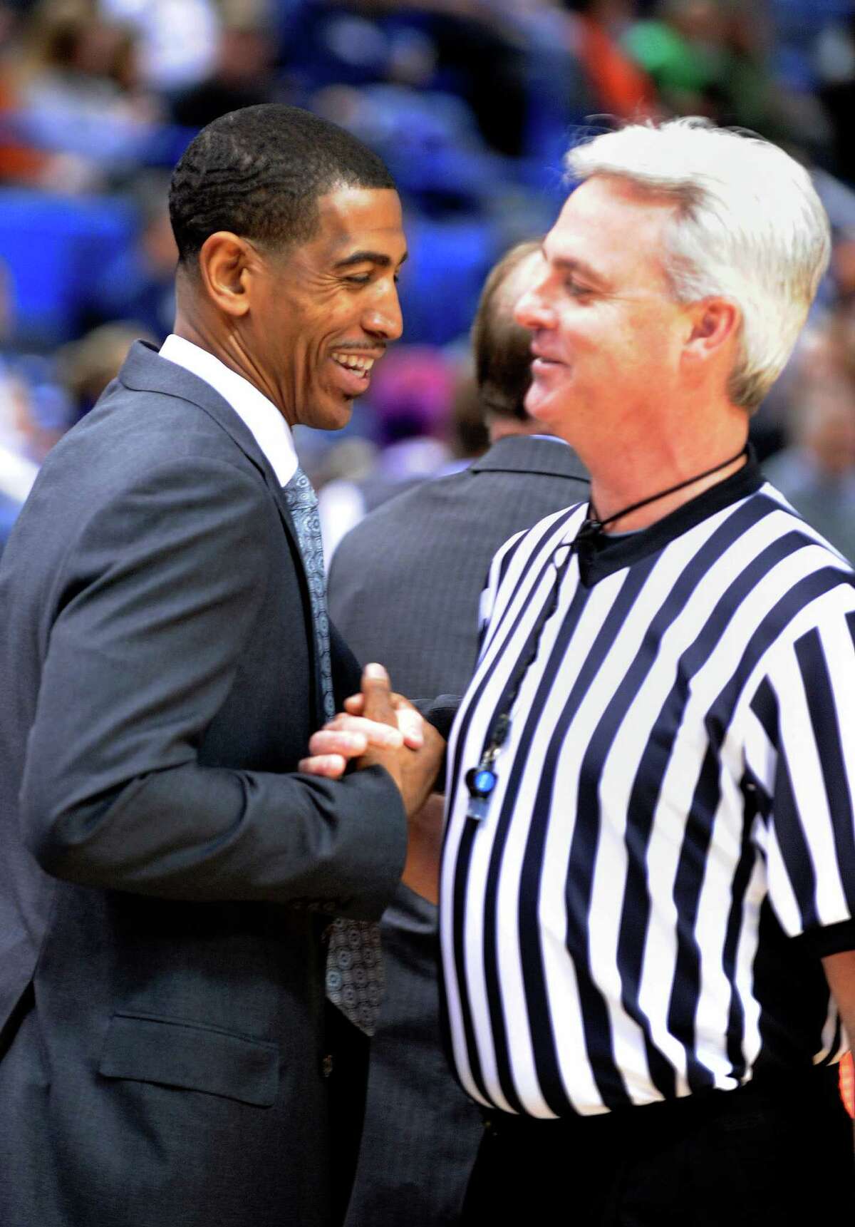 UConn men pull away from Washington