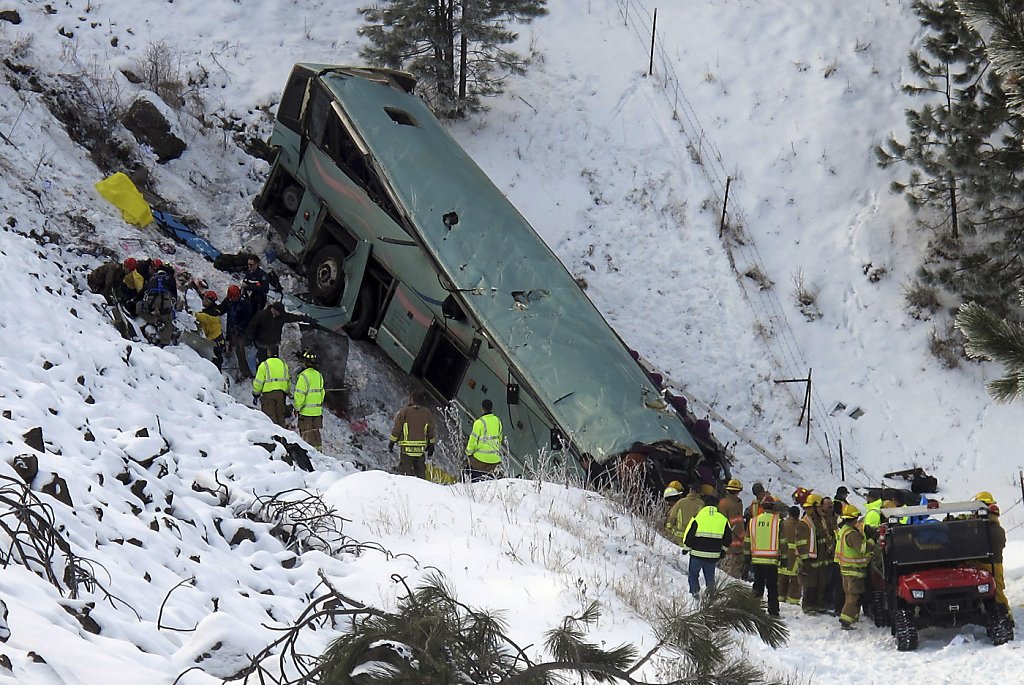 Bus crash on icy I-84 in Oregon kills 9
