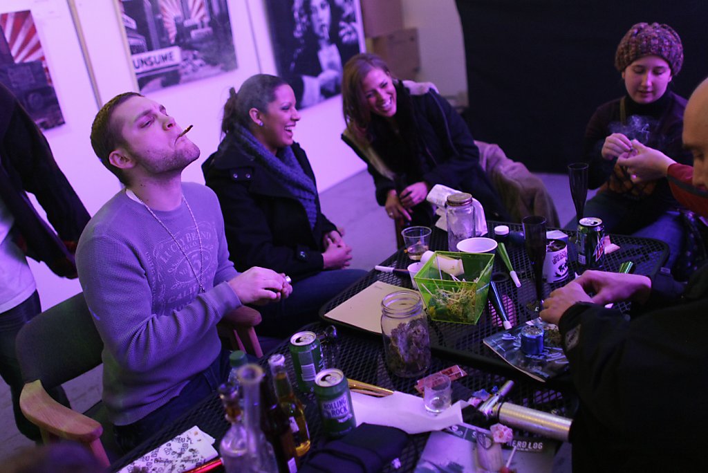 Colorado pot clubs open - bring your own
