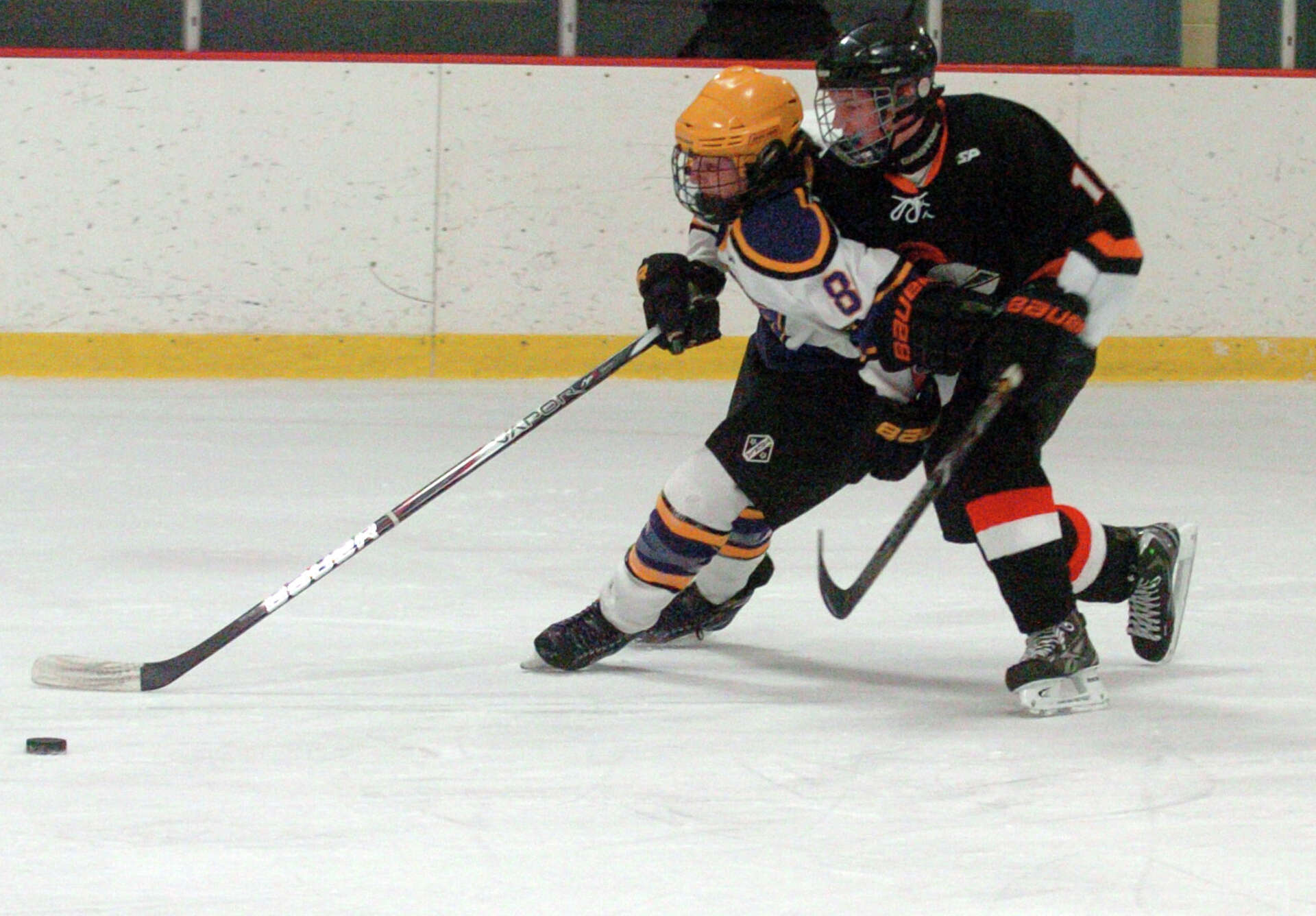 Stamford hockey holds off rival Westhill for first win