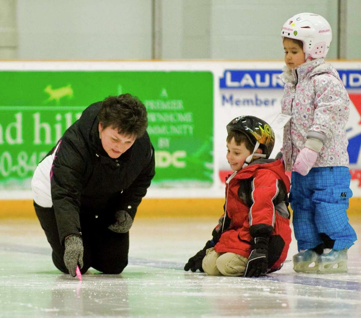 Kids learn to skate