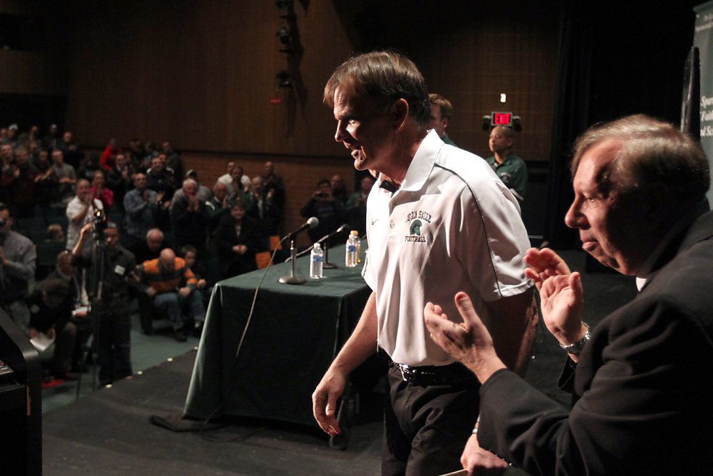 De La Salle's Bob Ladouceur steps down
