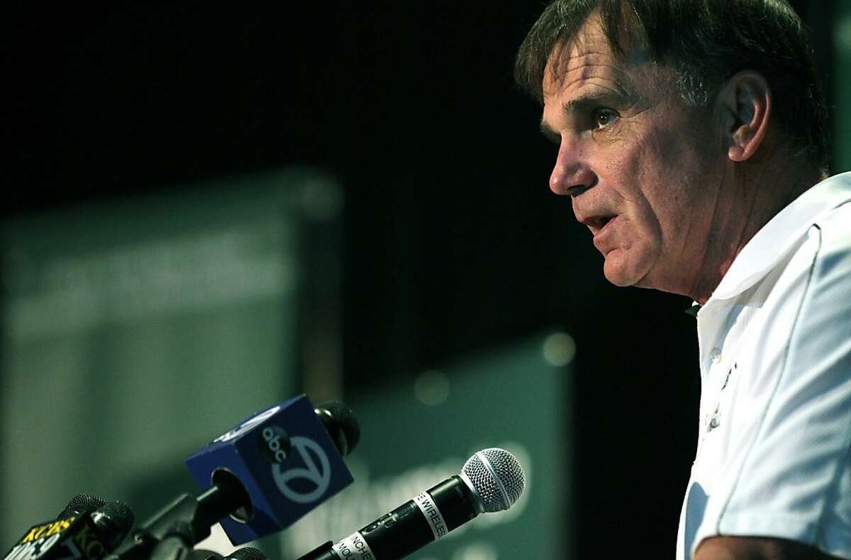 De La Salle's Bob Ladouceur steps down