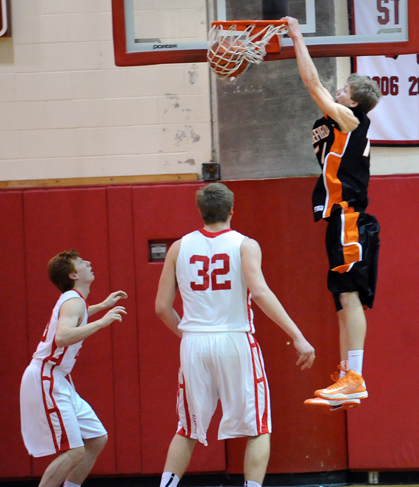 Ridgefield boys basketball survives Greenwich
