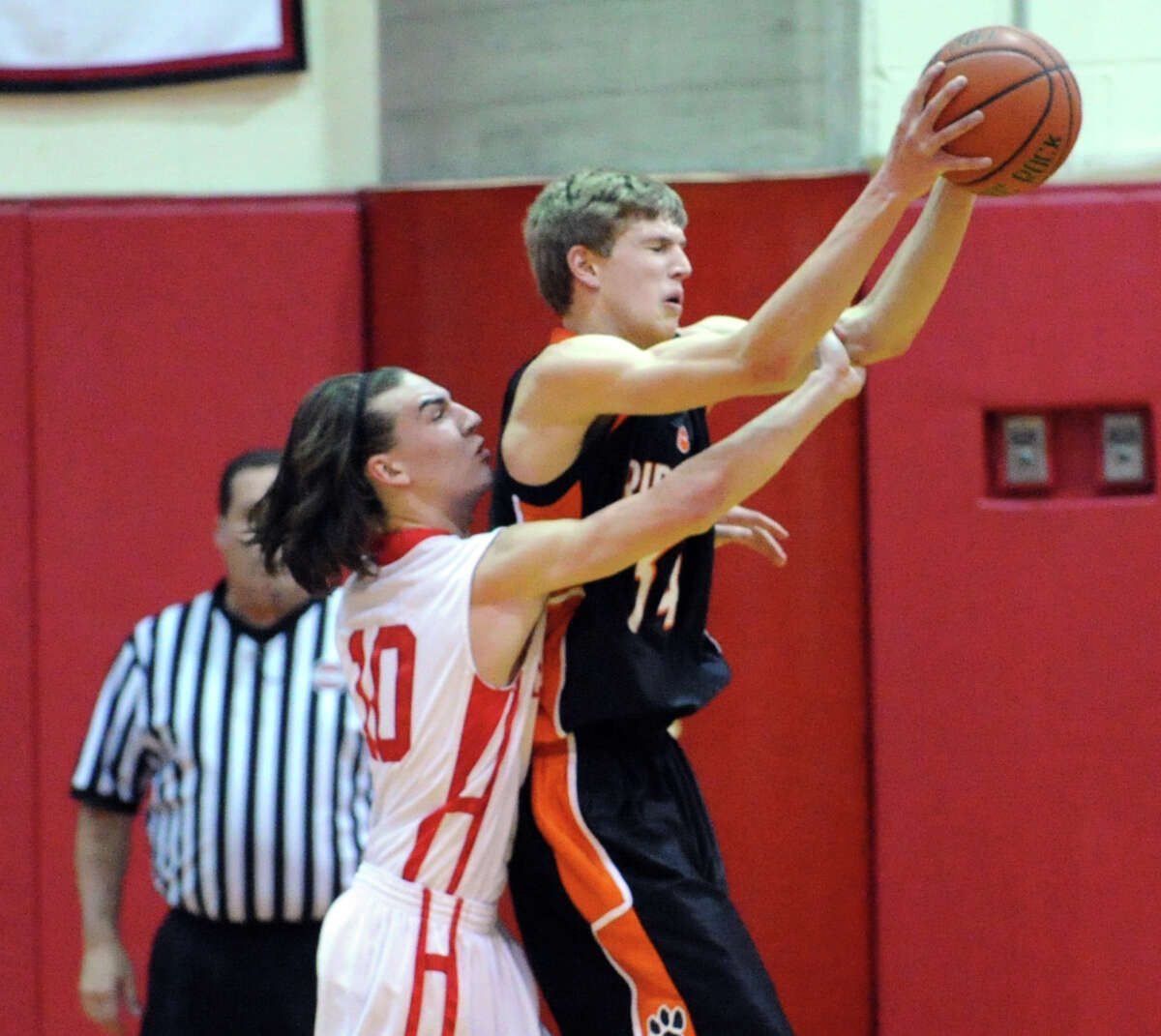 Ridgefield boys basketball survives Greenwich