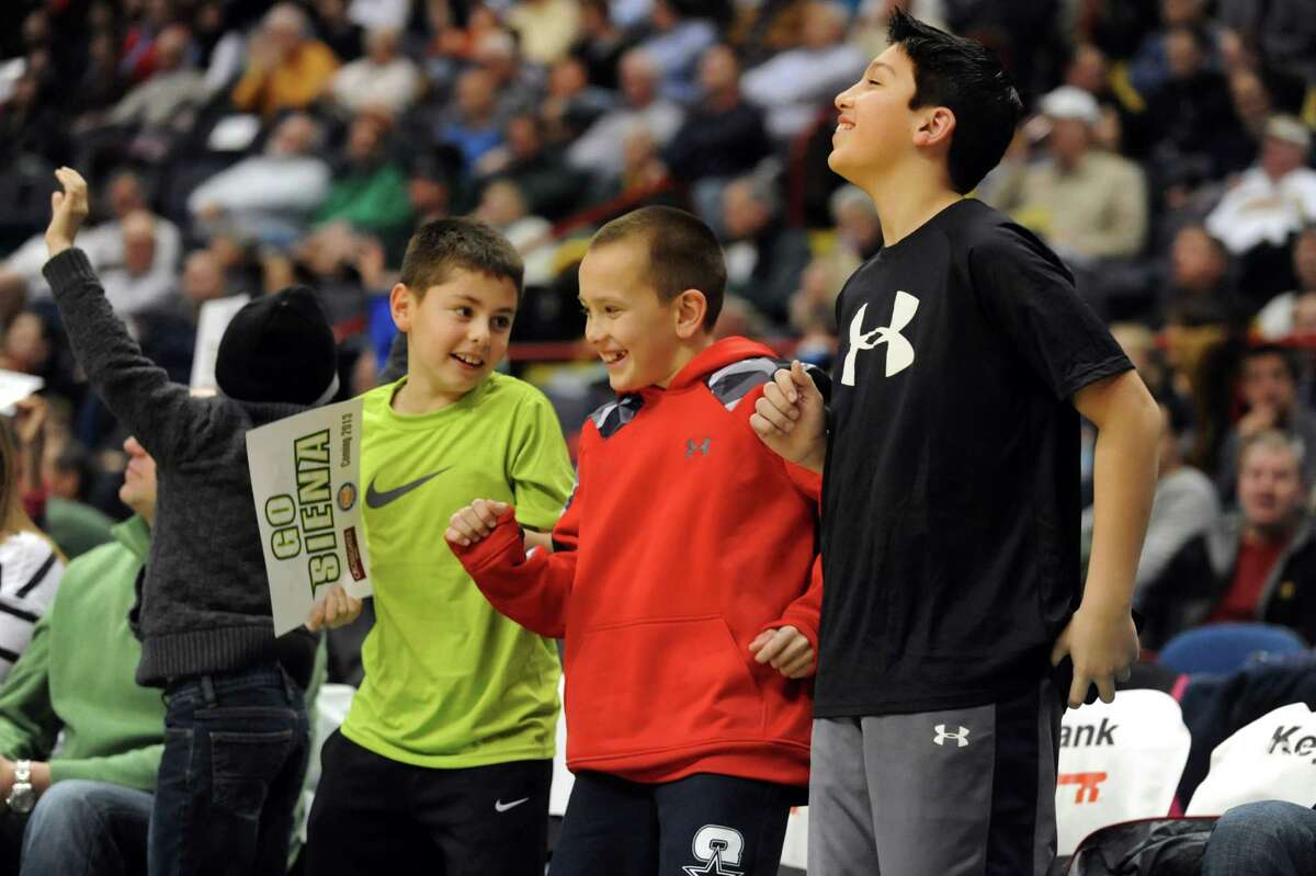 Siena falters again at end