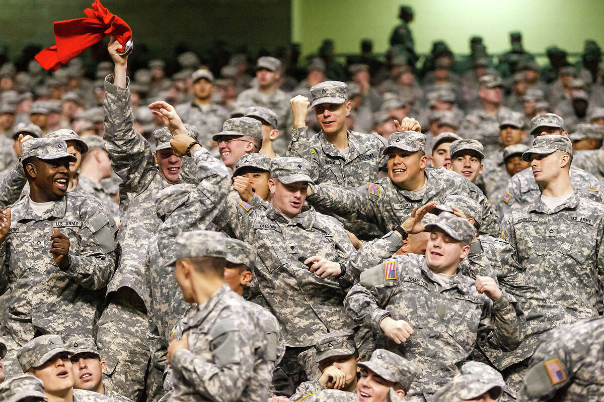 Army looking to recruit more minorities to become officers