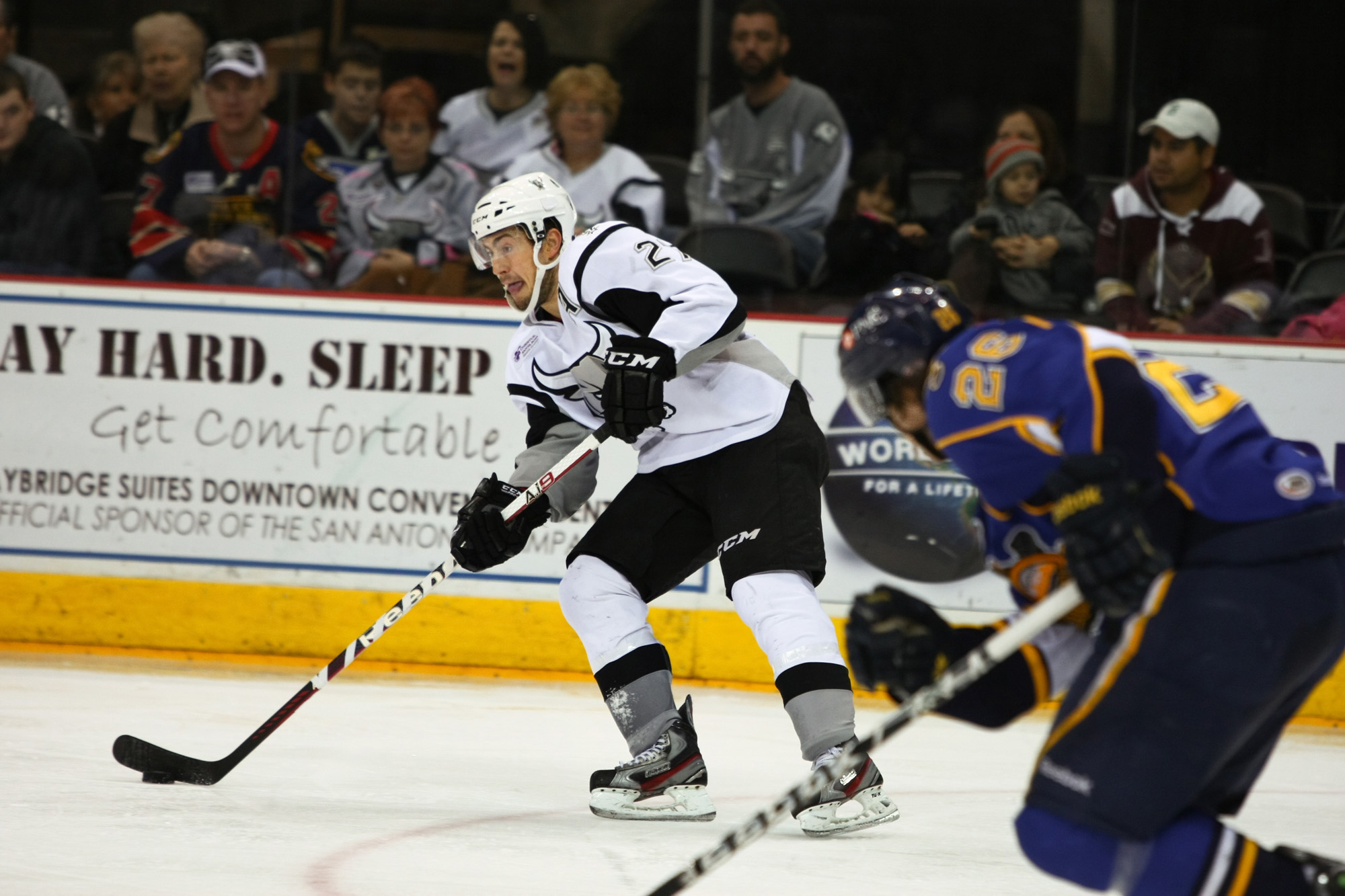 Rheault leads Rampage's third-period surge