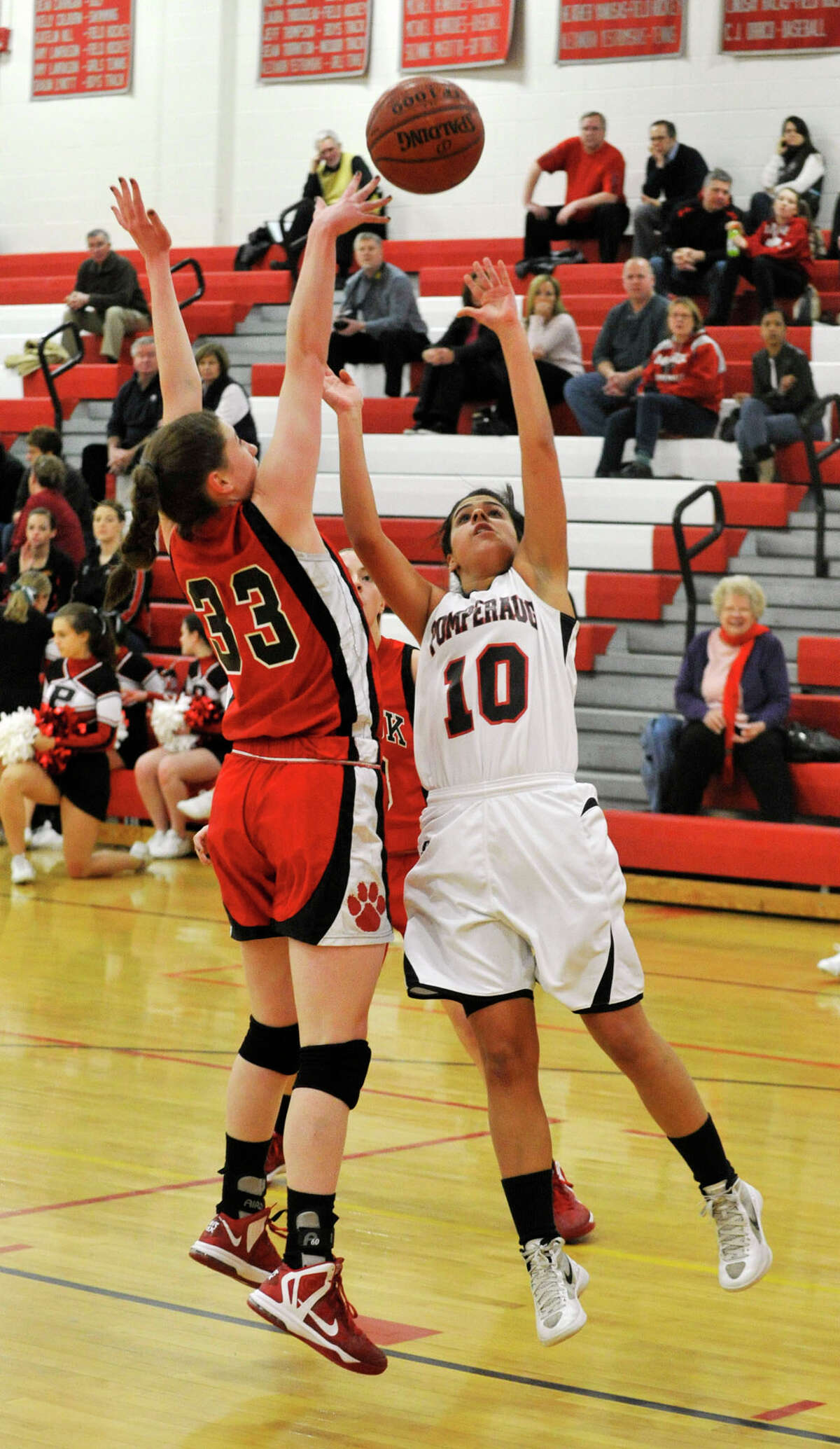 Holness, Pomperaug girls basketball team run away from Masuk, stay perfect
