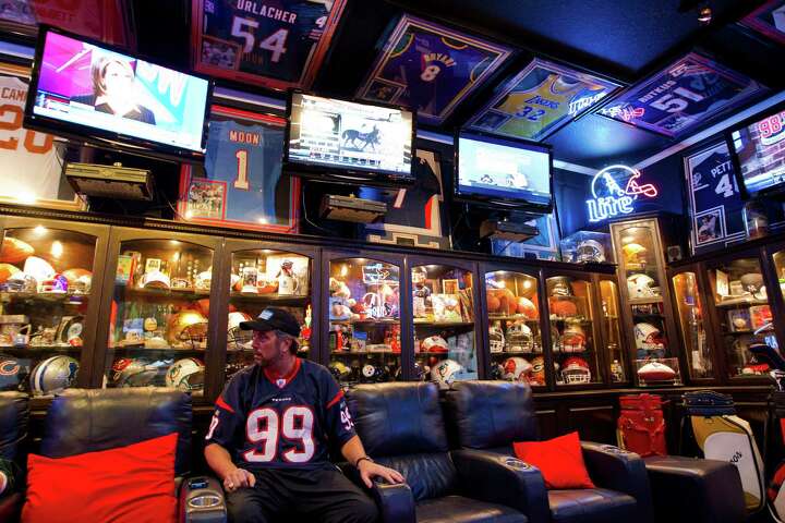 Deer Park man has the best man cave ever