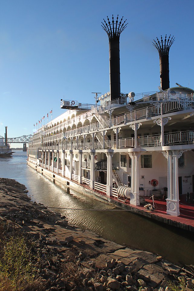 Riverboat revival: Steamer explores past on the Mississippi current