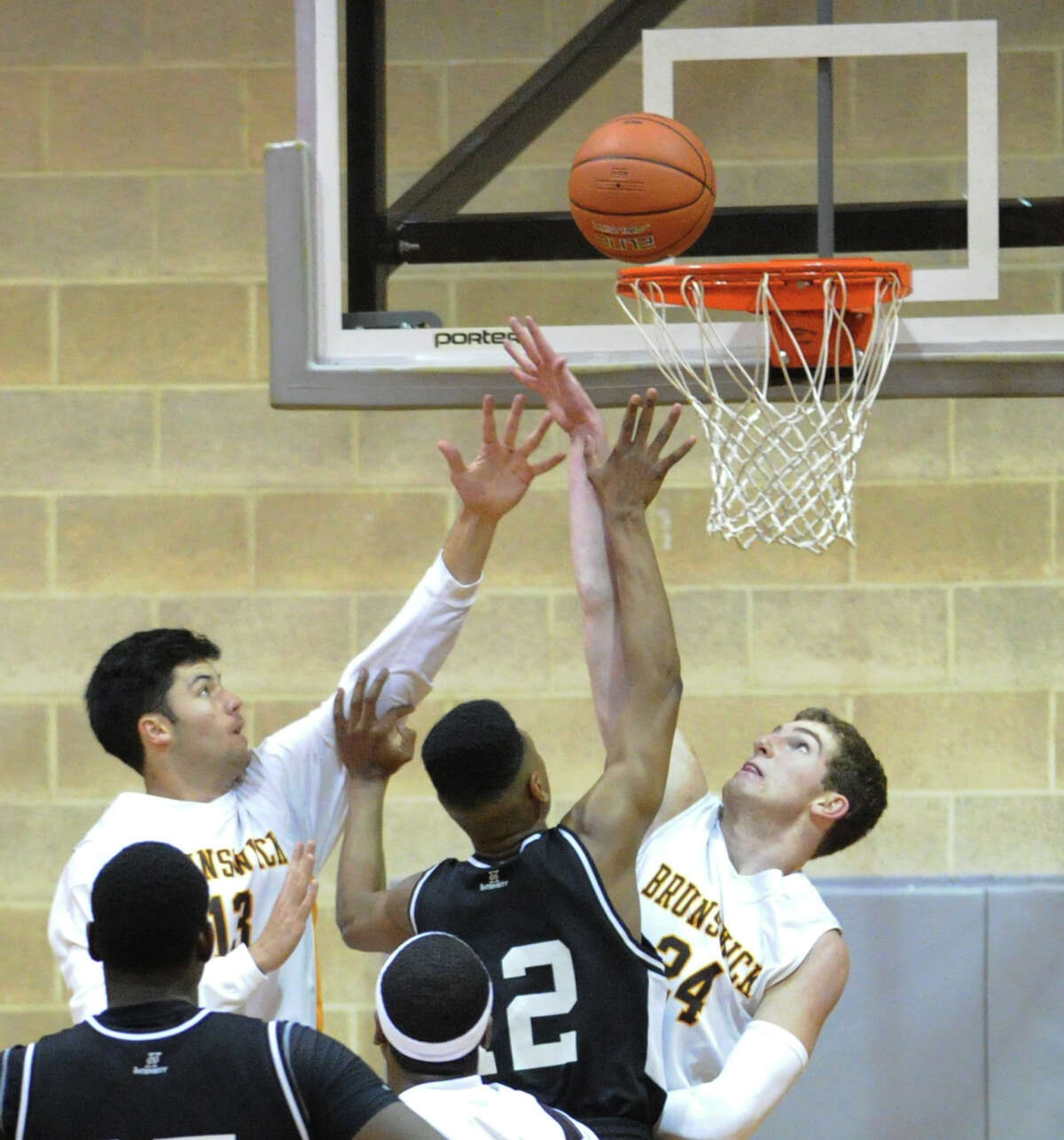 Brunswick basketball uses big first half to beat St. Luke's