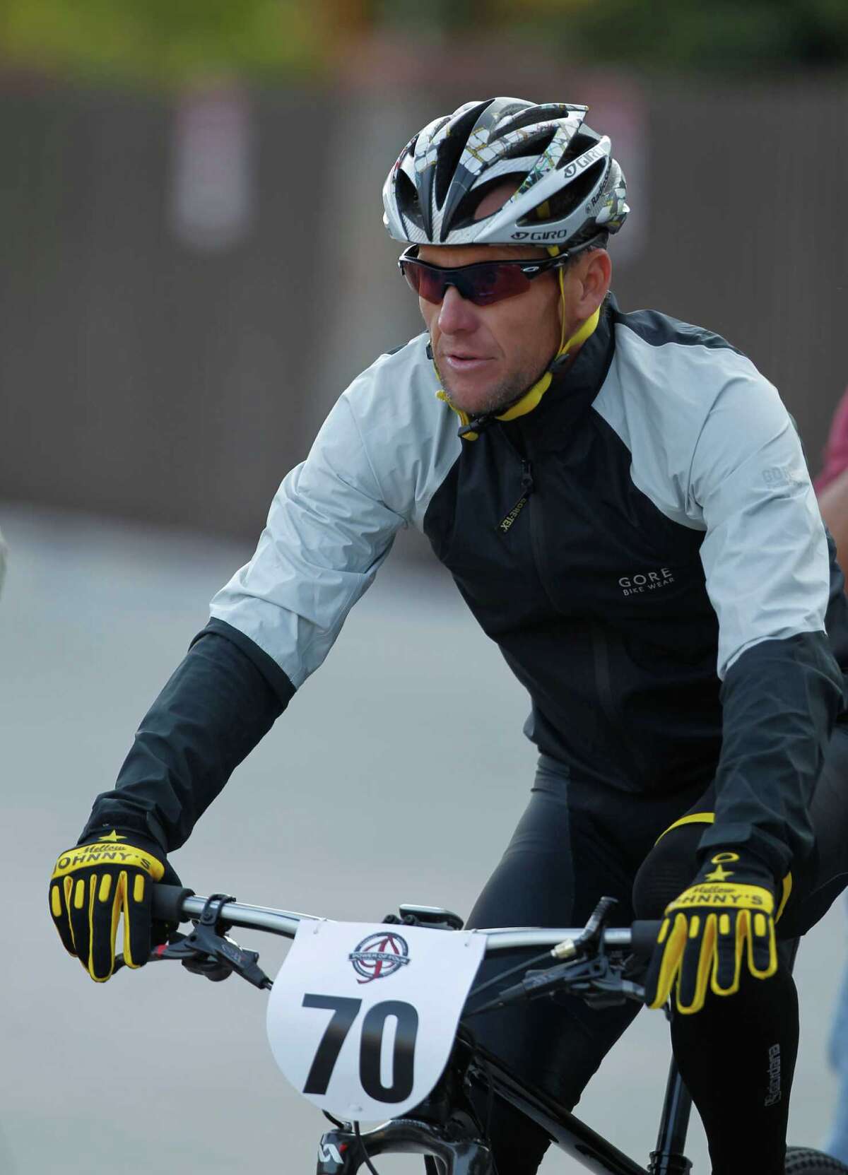 Lance Armstrong backs out of Texas charity race