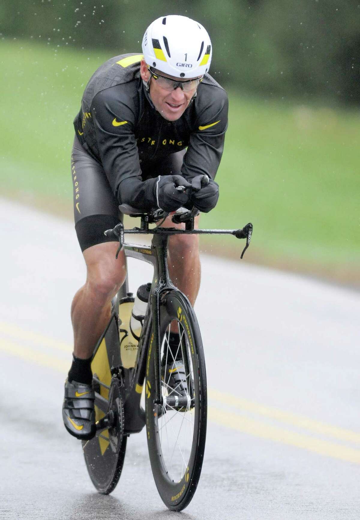 Lance Armstrong backs out of Texas charity race