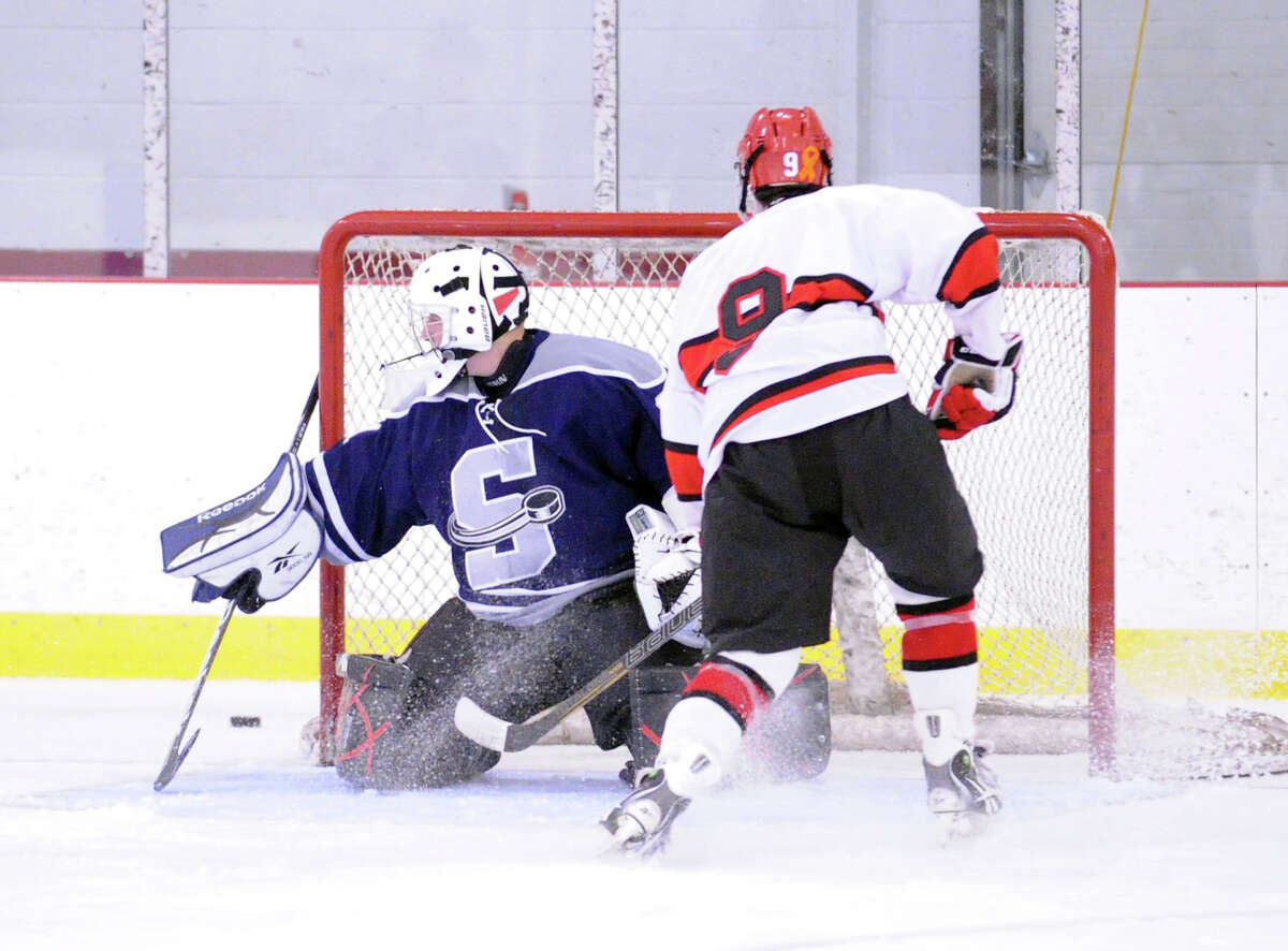 Greenwich hockey team's patience pays off in win over Staples