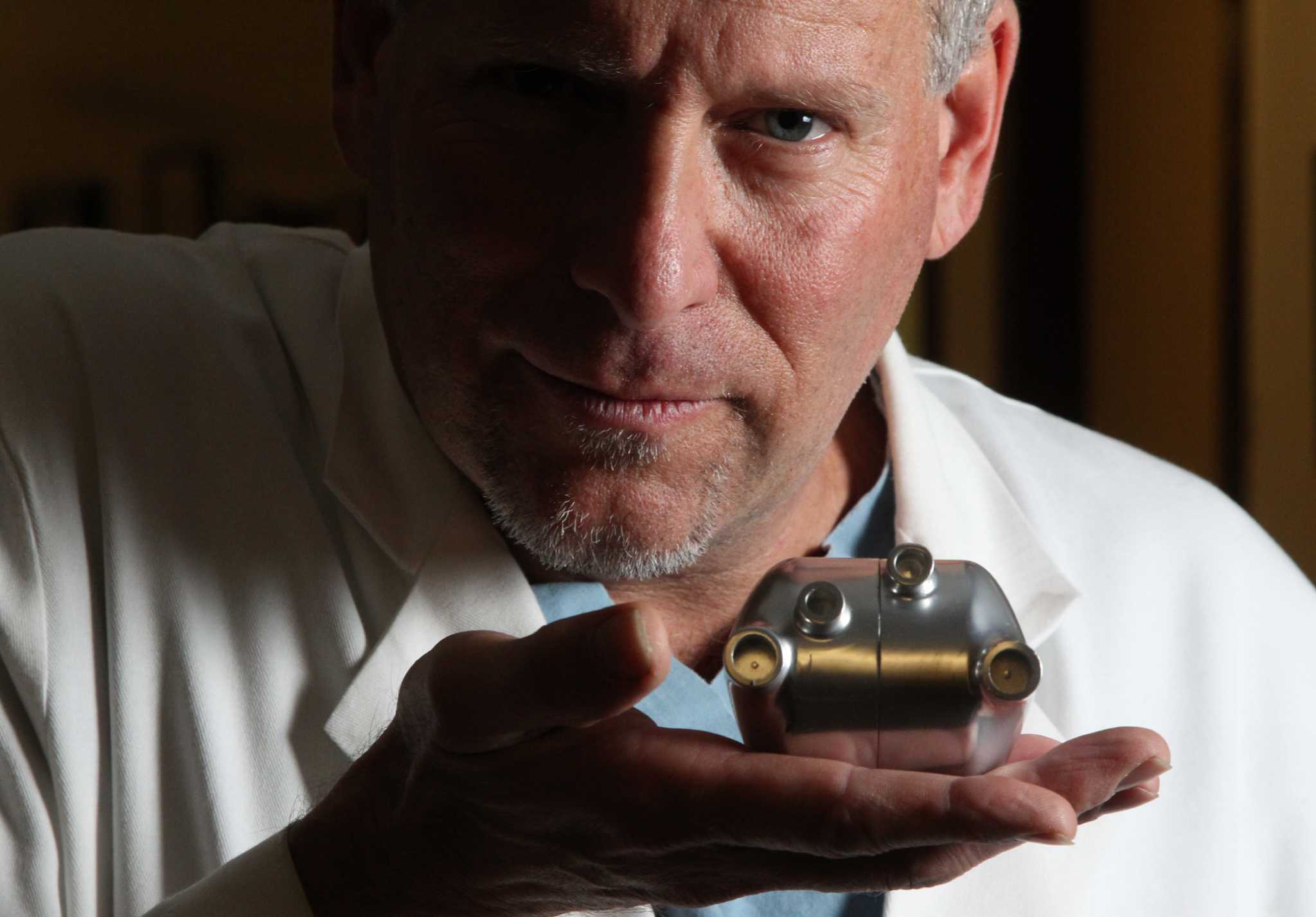 Donor brings inventor of artificial heart closer to Houston