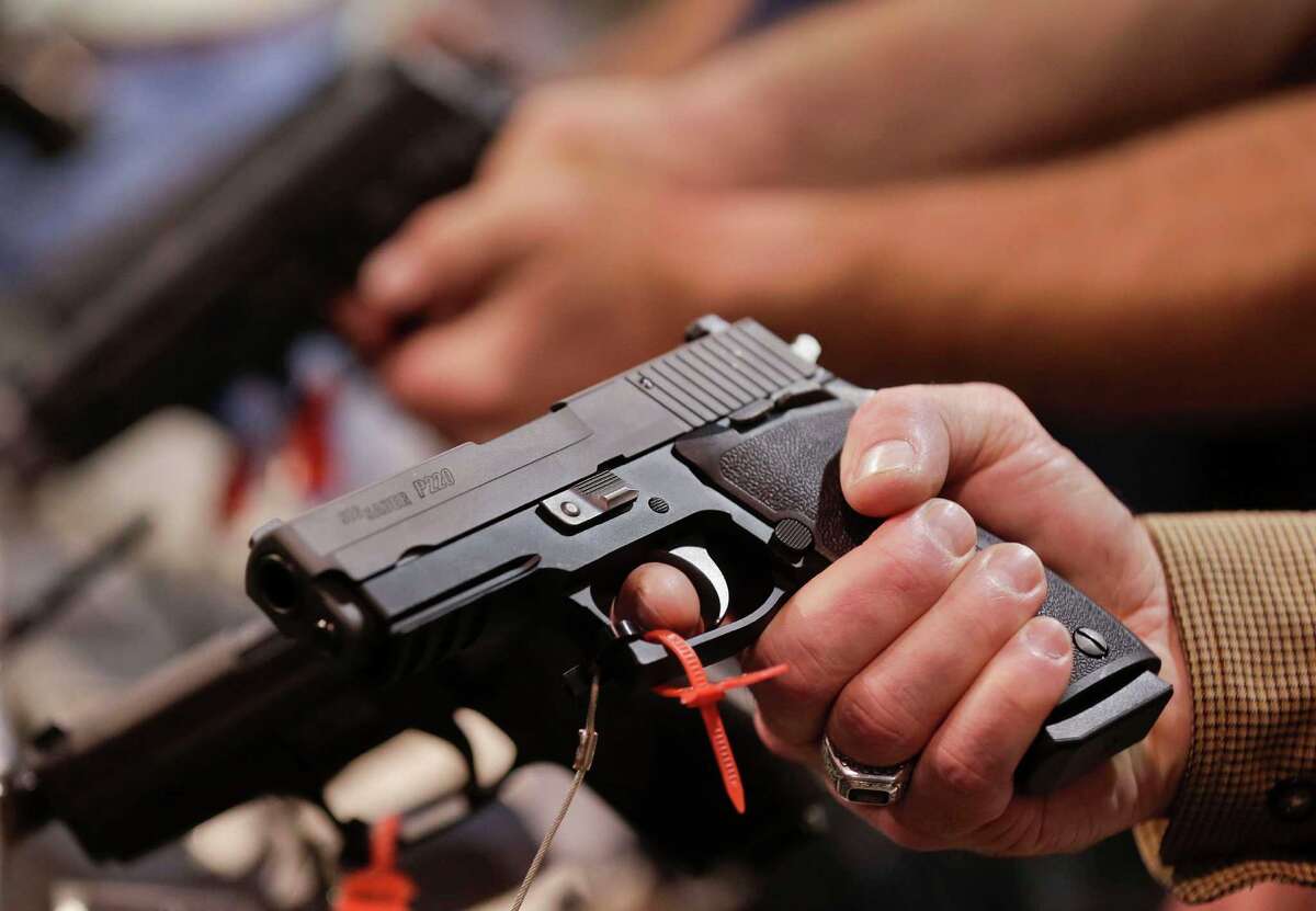 Big Vegas gun show has Newtown ties