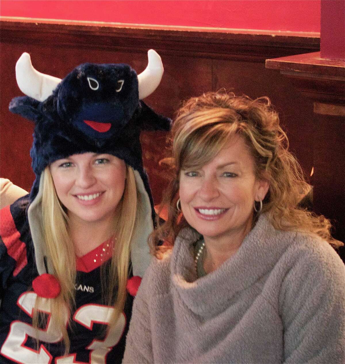 Seensters: Cheering on the home team