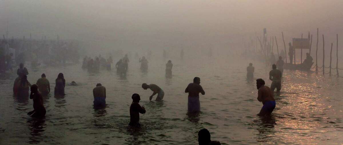 Cleansing ritual draws millions of Hindus Cleansing ritual draws millions of Hindus