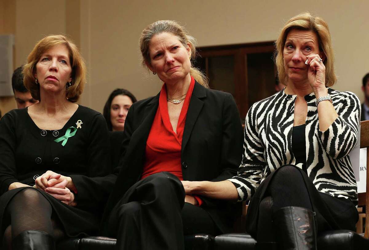 Newtown schools chief pushes for assault weapons ban