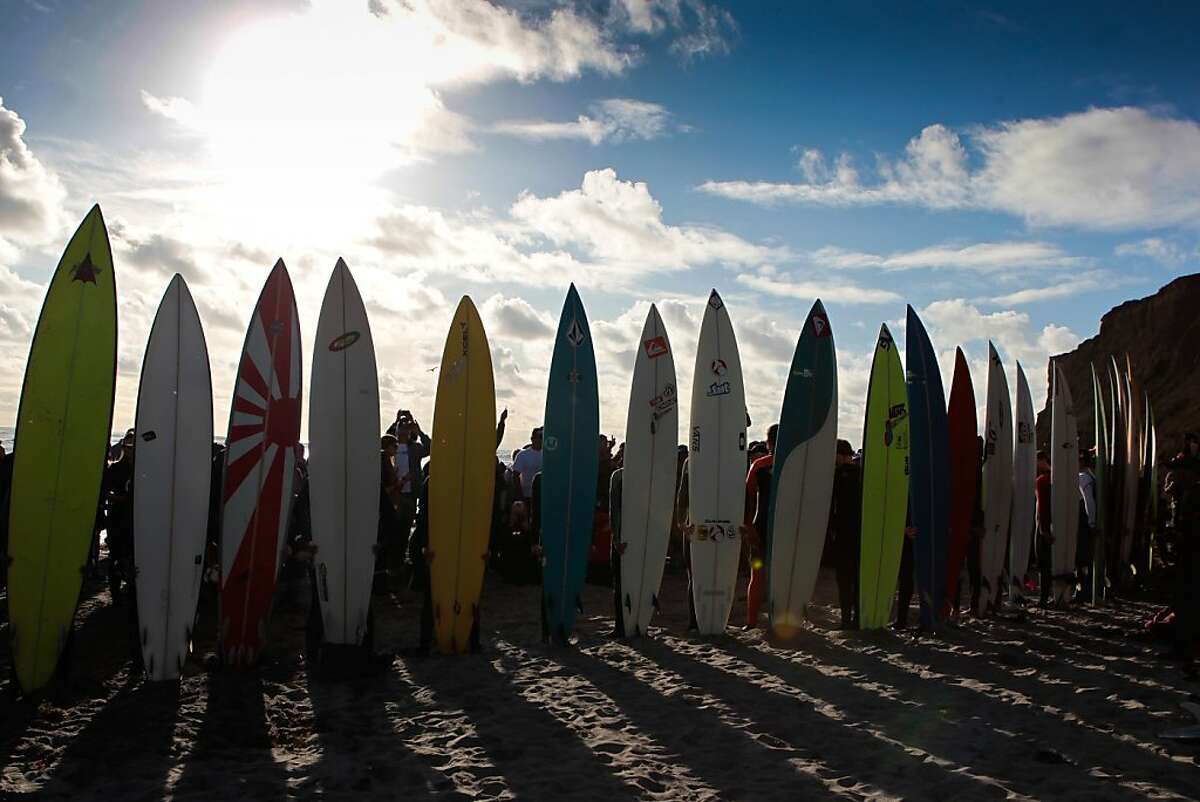 Mavericks surf competition set Sunday