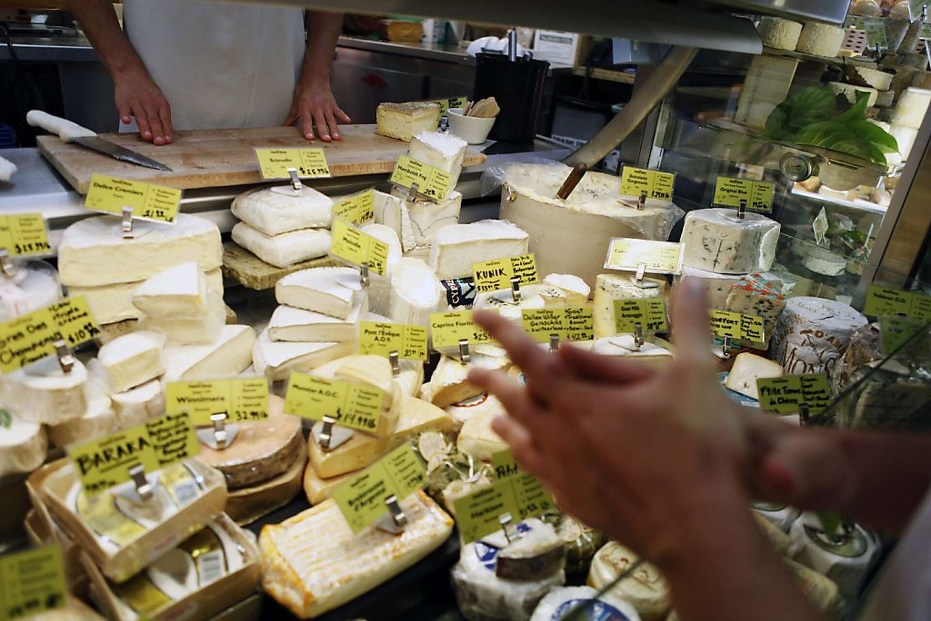 How to keep cheese fresh