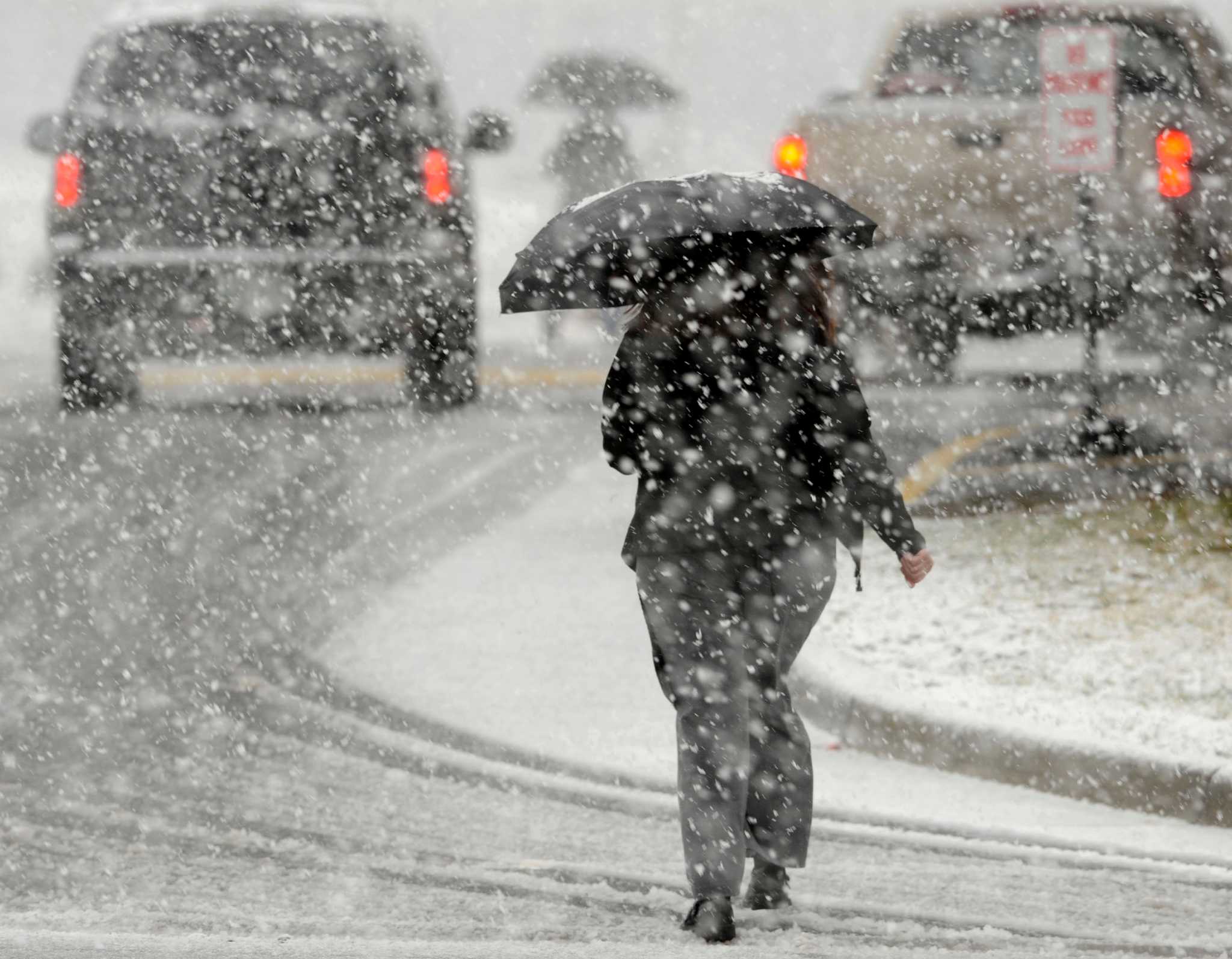 Snow falls in Southeast; 1 death linked to storm