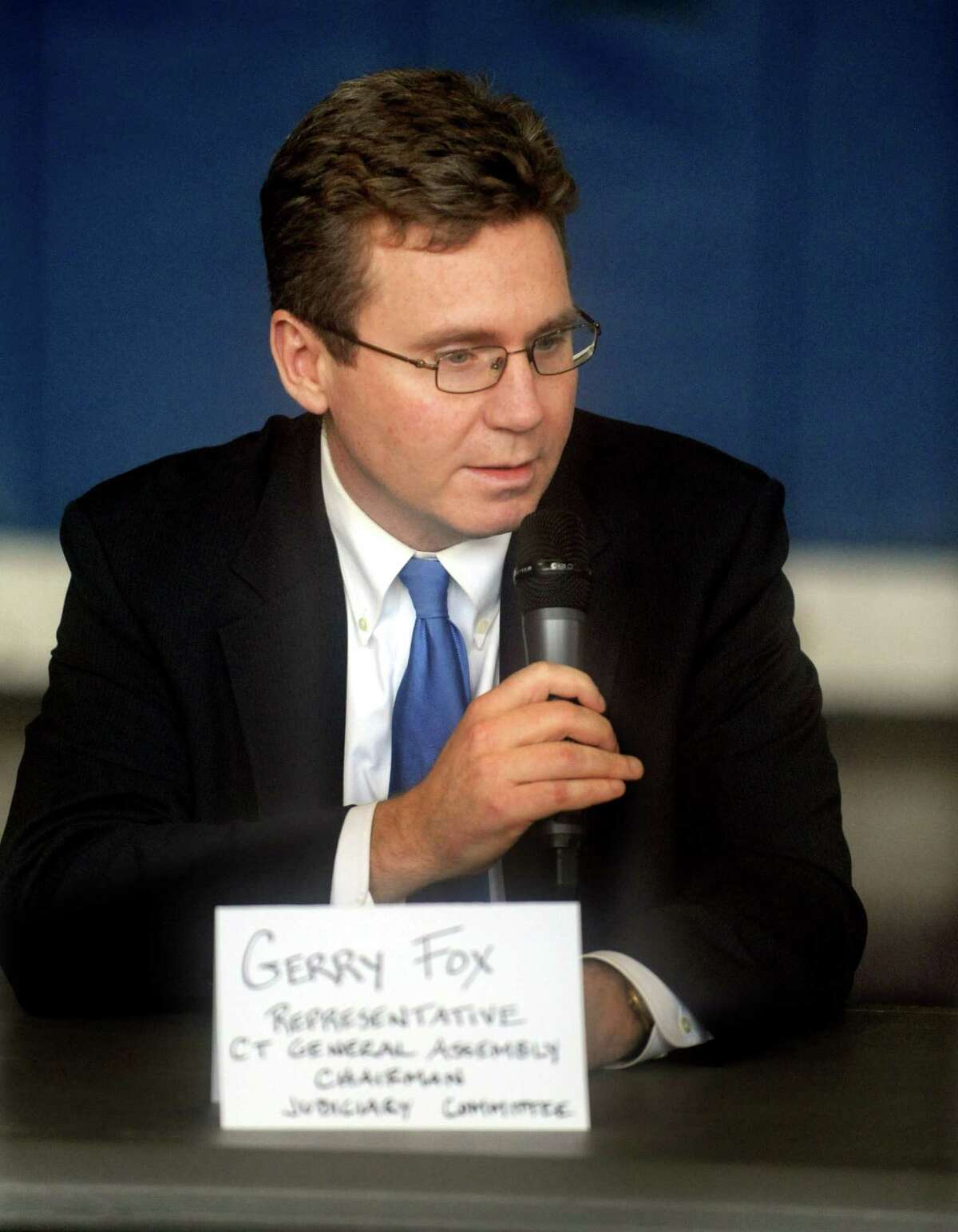 Roundtable discussion focuses on gun control