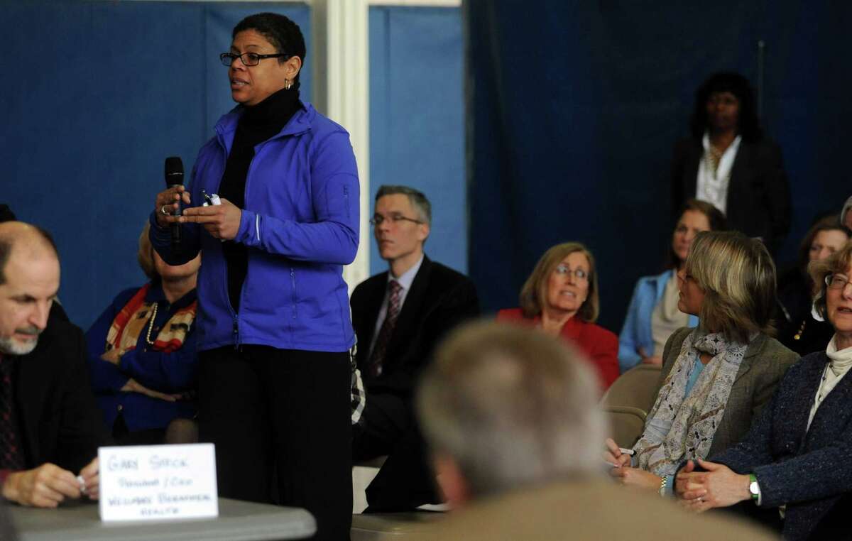 Roundtable discussion focuses on gun control