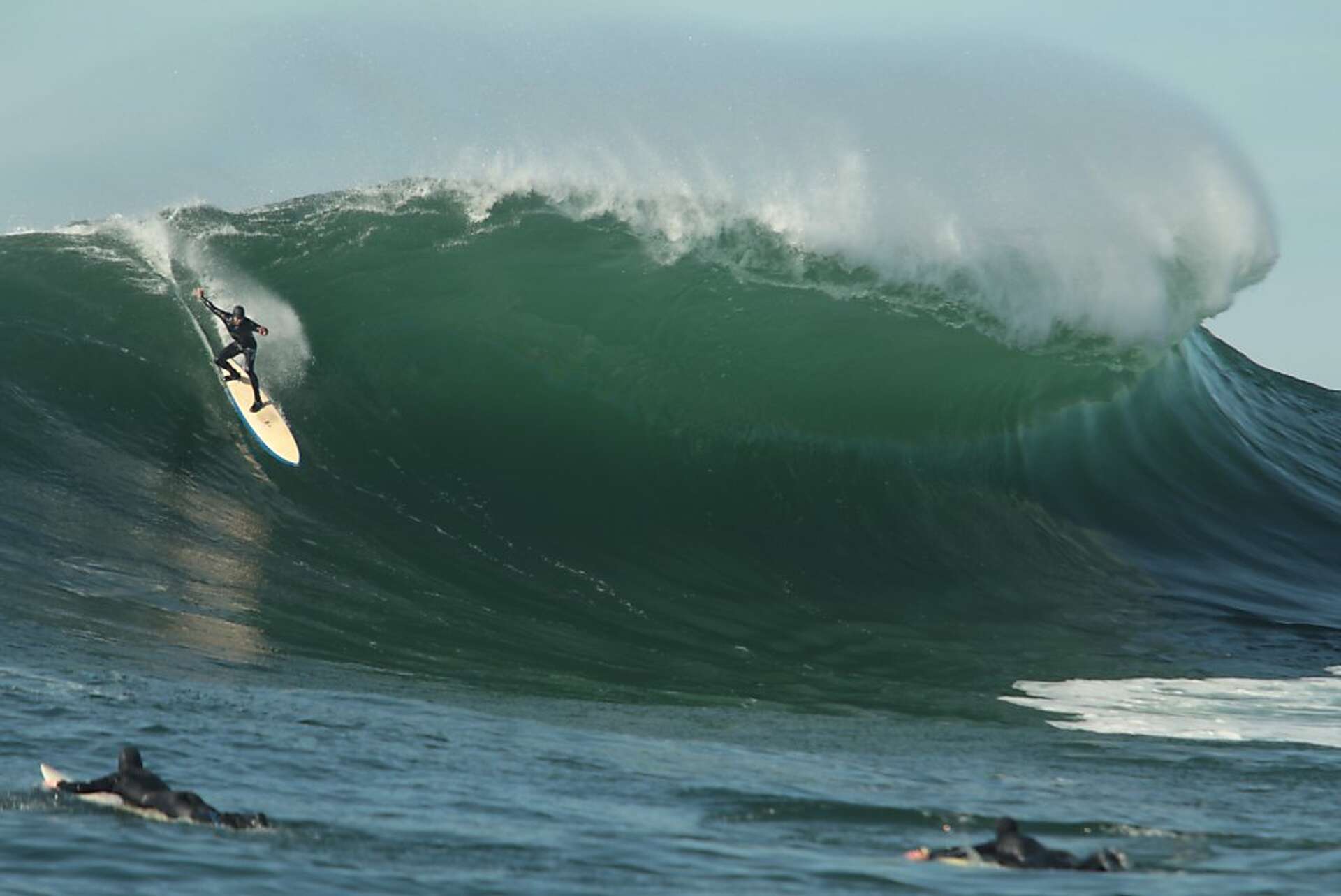 Mavericks big-wave surf contest set for Friday?
