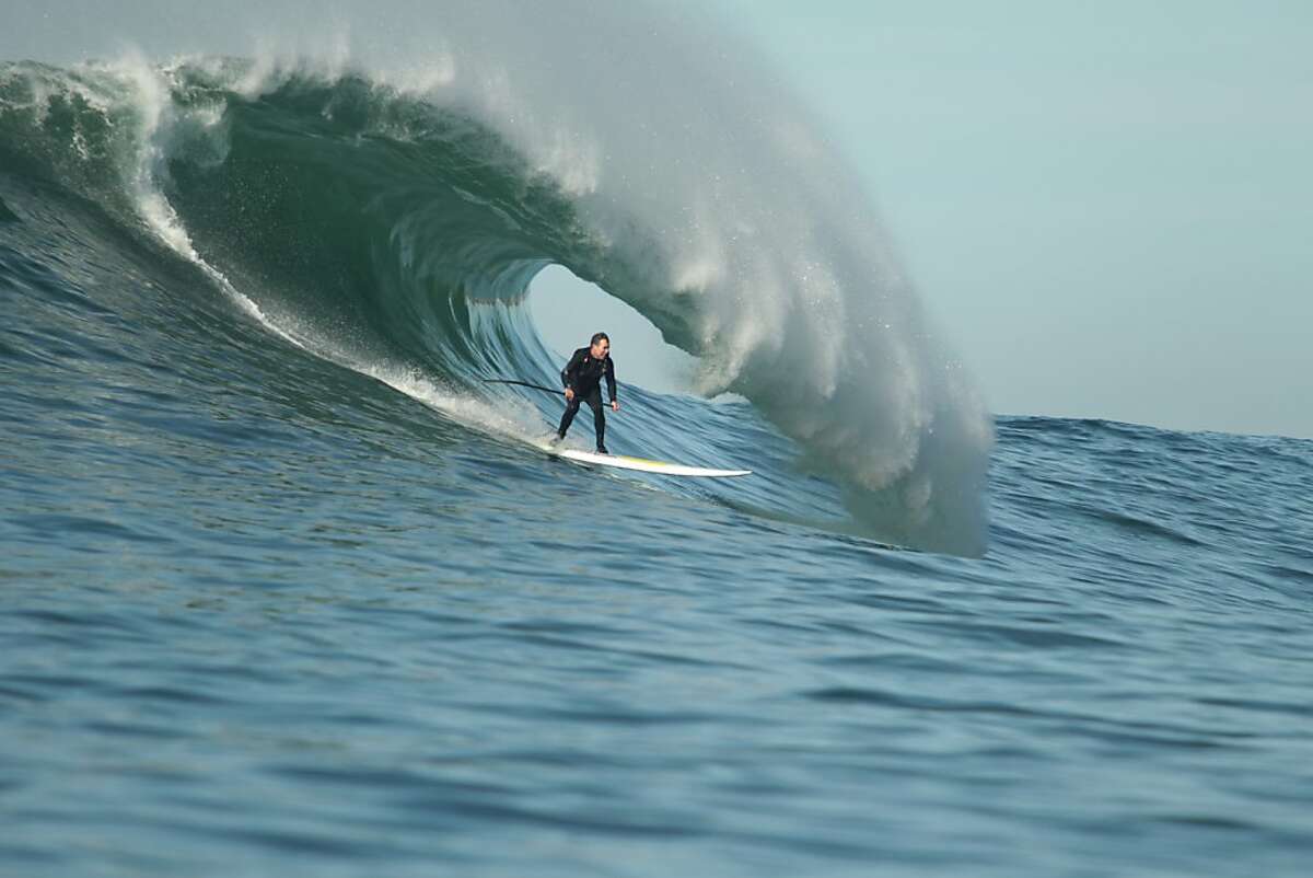 Fans crowd to view hard-to-see Mavericks