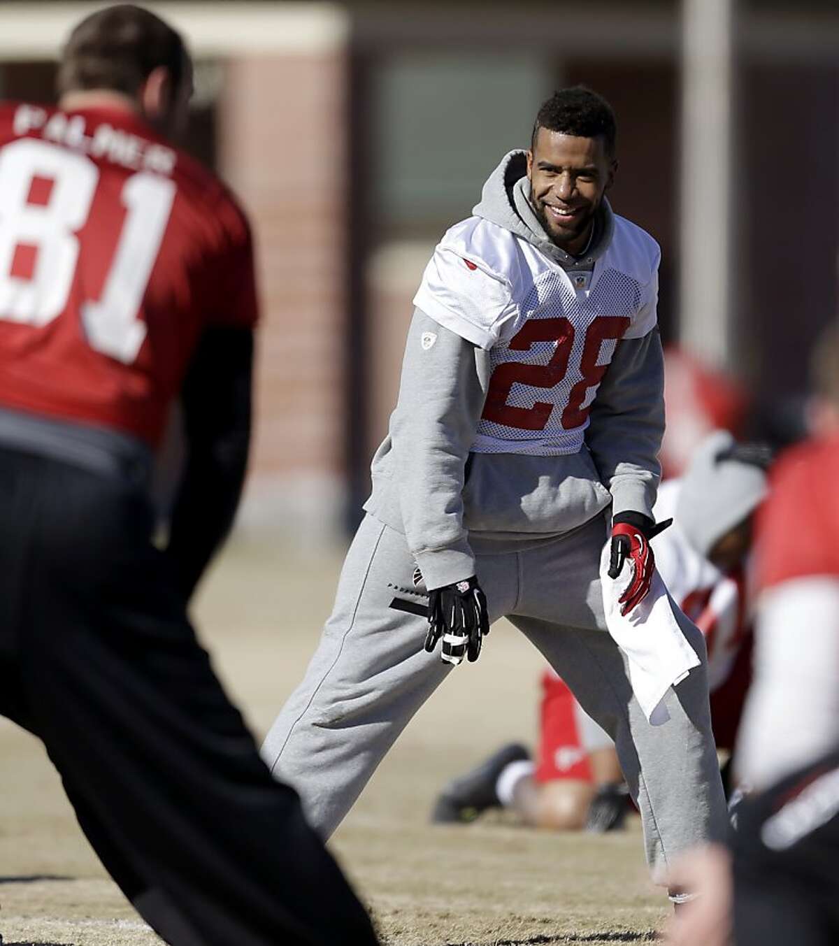 Falcons' DeCoud has family ties to 49ers