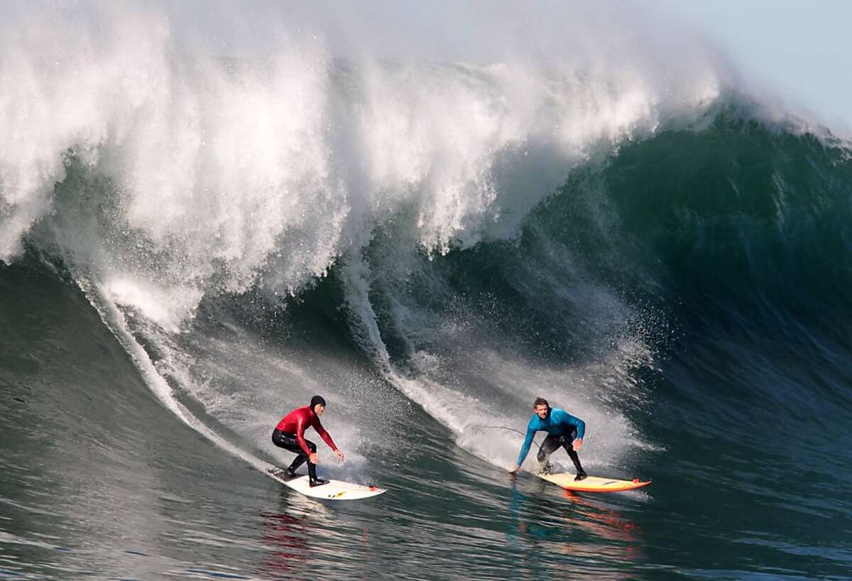 Fans crowd to view hard-to-see Mavericks