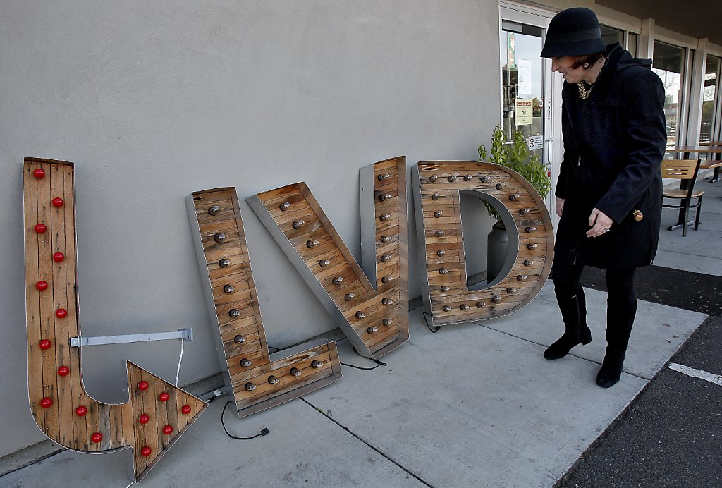 Castro Valley sign removal spurs uproar