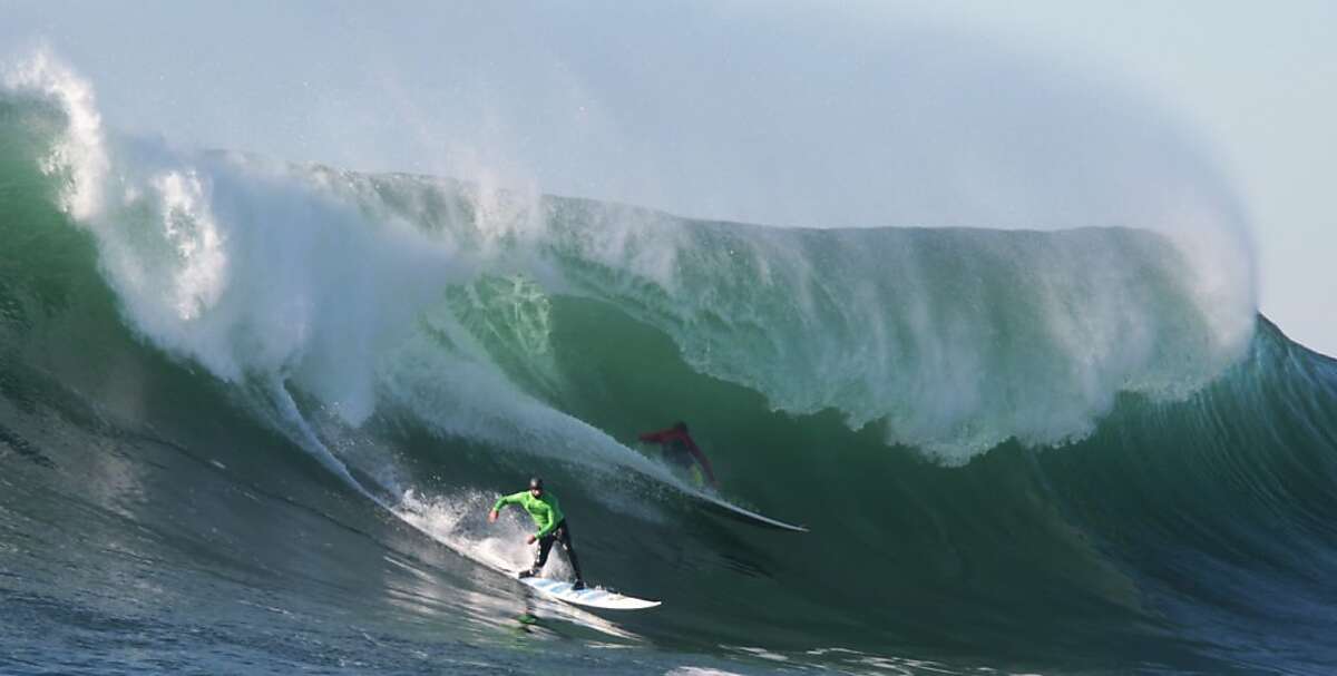 Fans crowd to view hard-to-see Mavericks