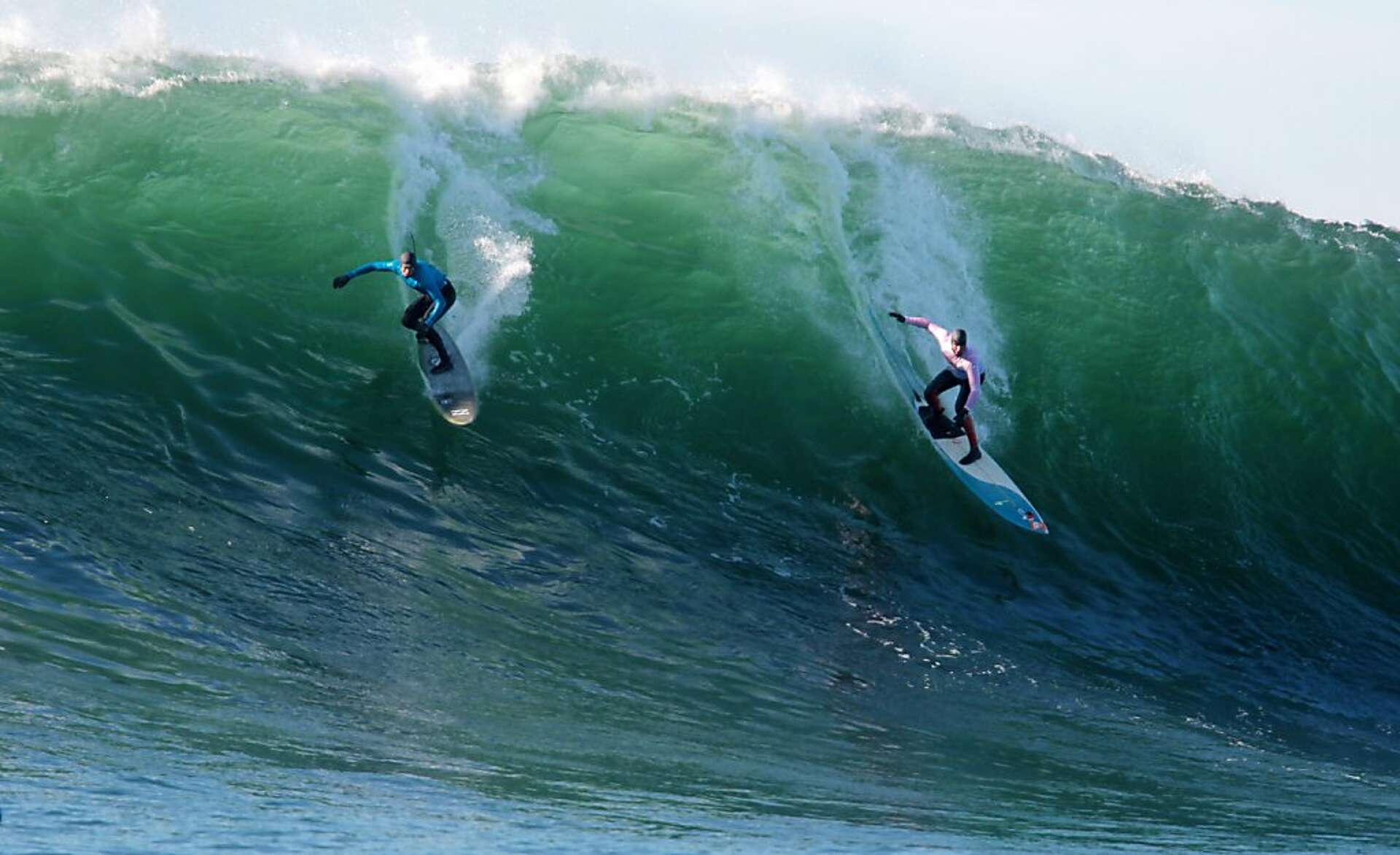 Peter Mel wins Mavericks surfing contest