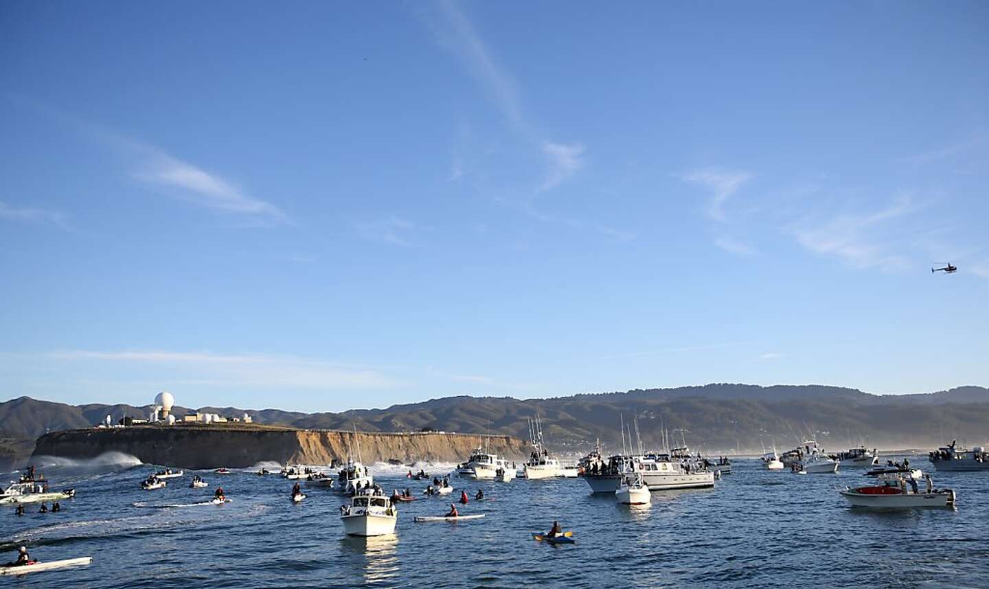 Fans crowd to view hard-to-see Mavericks