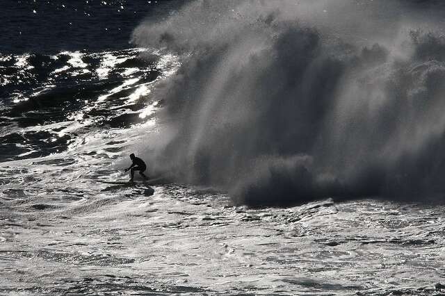 Peter Mel wins Mavericks surfing contest