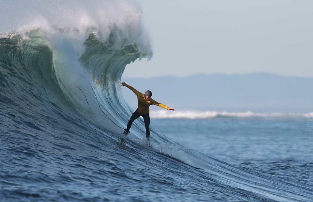 Fans crowd to view hard-to-see Mavericks