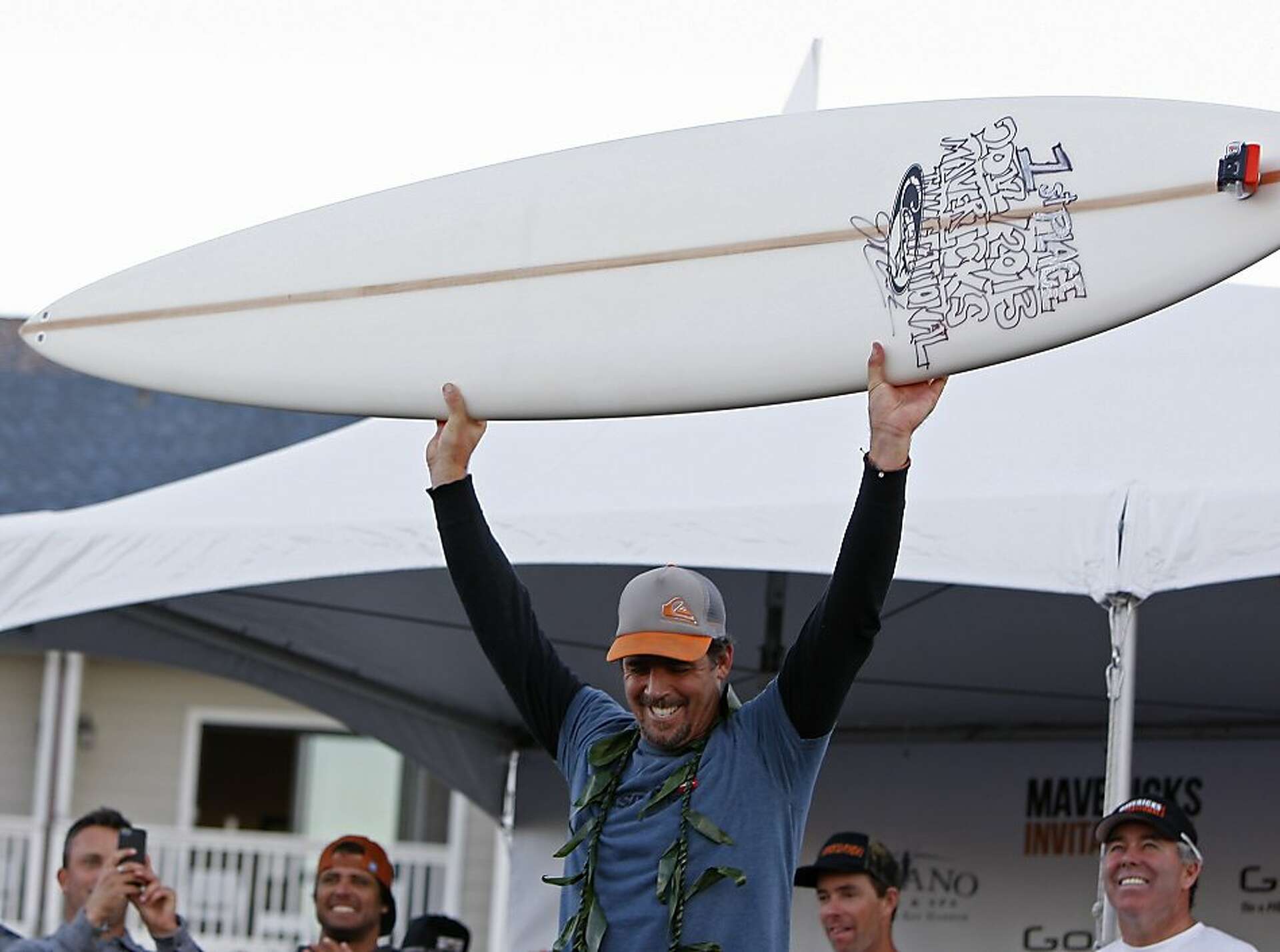Peter Mel wins Mavericks surfing contest