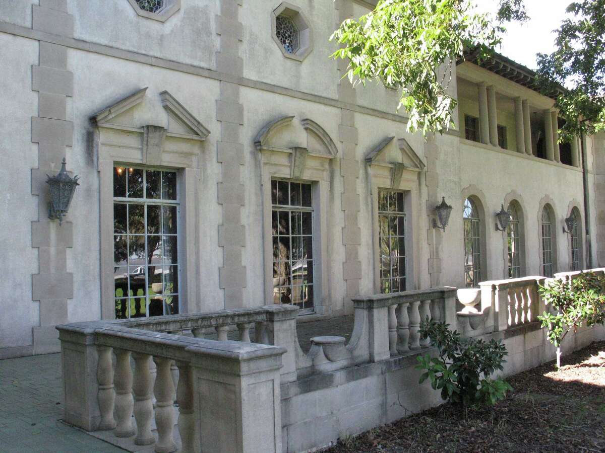 Clear Lake's West mansion starts new chapter with Hakeem Olajuwon