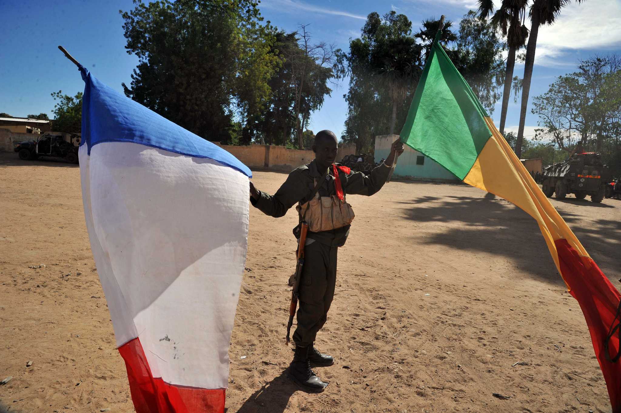 French seize control of 2 key Mali towns