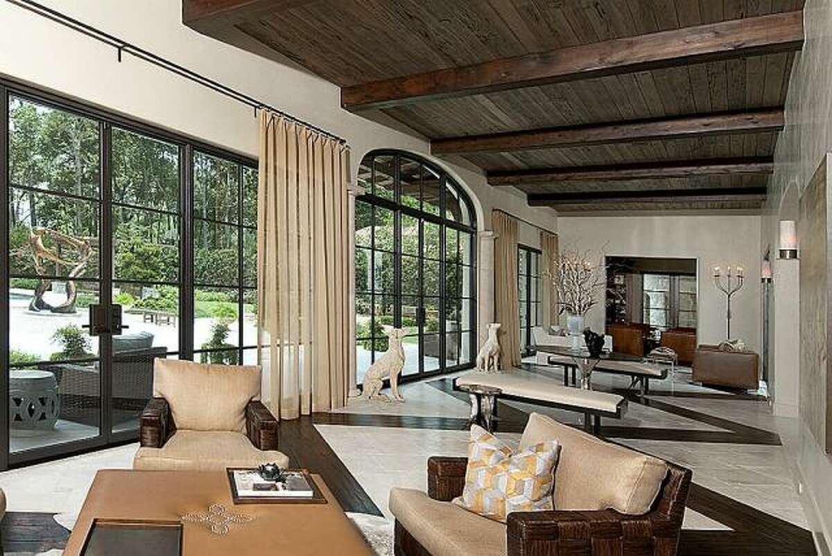 Former Astros star Jeff Bagwell selling Houston home