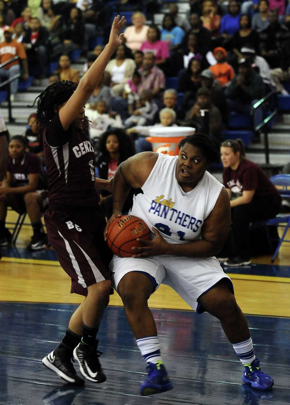 Ozen girls use strong fourth quarter to beat Central